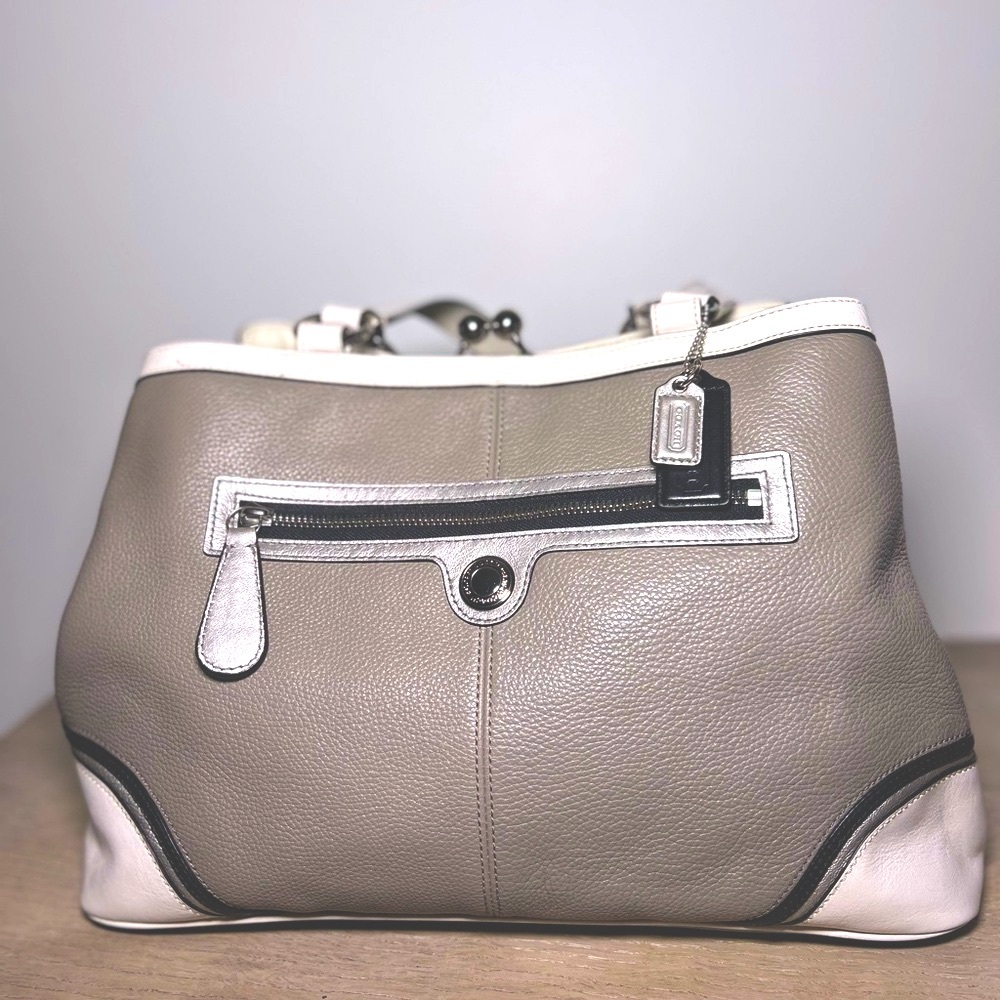 Coach ‘Laura’ Gray And White Spectator Bag. - Gem